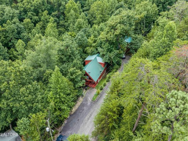 245 Edens Way
