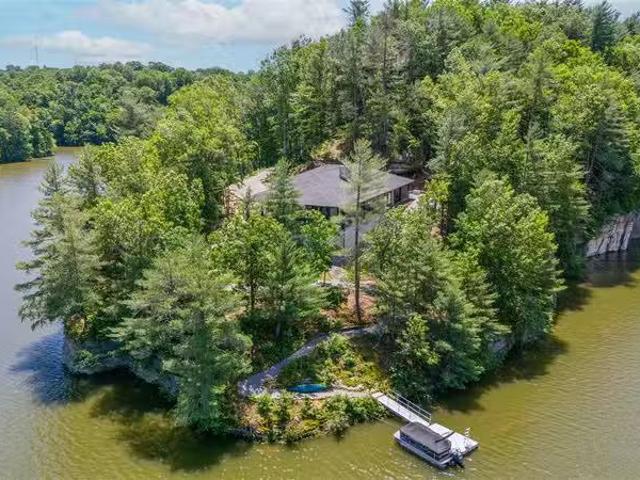 245 HAY MEADOW CT, LEWISBURG, KY 42256 Single Family Residence.