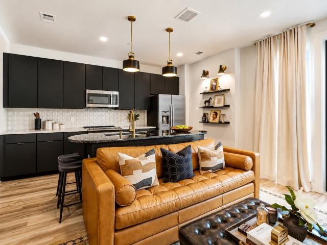 245 Hermitage Ave # 402