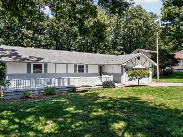 245 Lakeview Dr