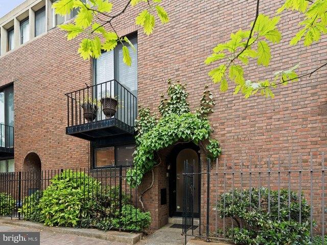 245 S 3rd St, Philadelphia, PA 19106