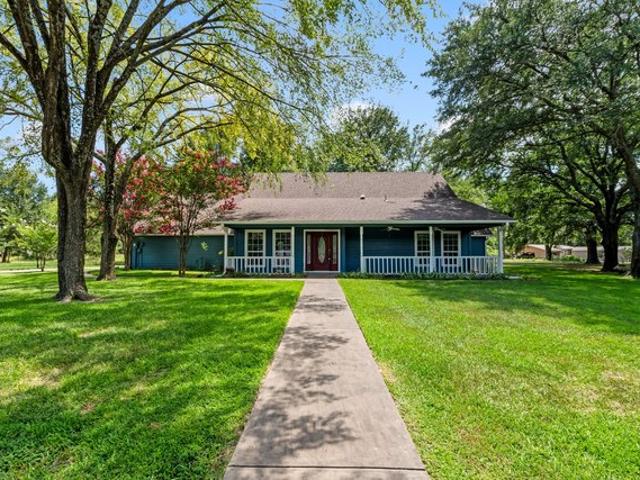245 Shady Shores Dr, Mabank, TX 75156