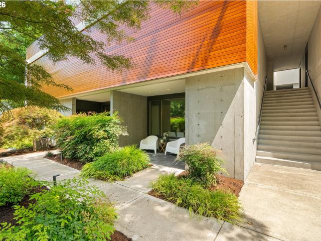 245 sw meade st # g2