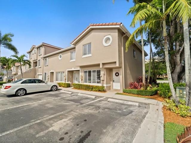 245 Riviera Cir, Weston, FL 33326