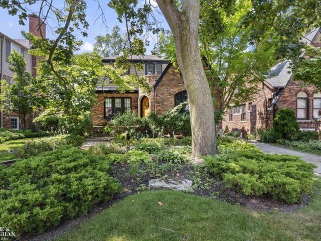 245 Ridgemont Rd, Grosse Pointe Farms, MI 48236