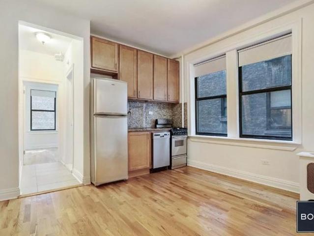 245 W 51St St 301, New York, NY