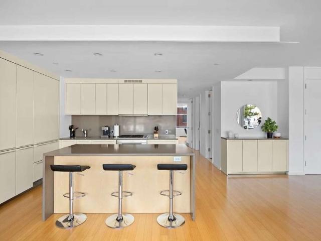 245 W 19th Street PH1
