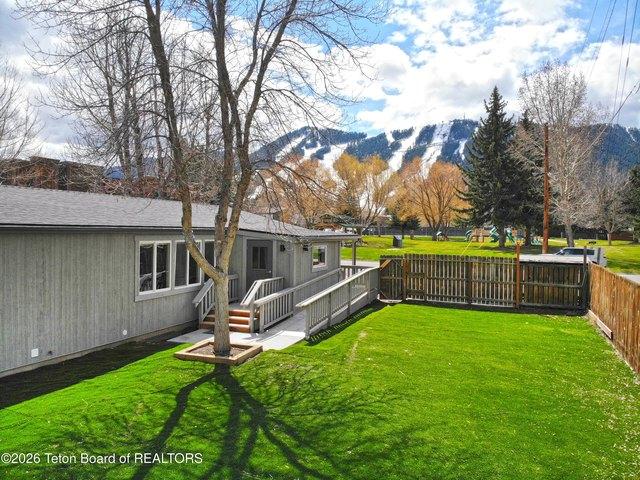 245 W Gill Ave, Jackson, WY 83001