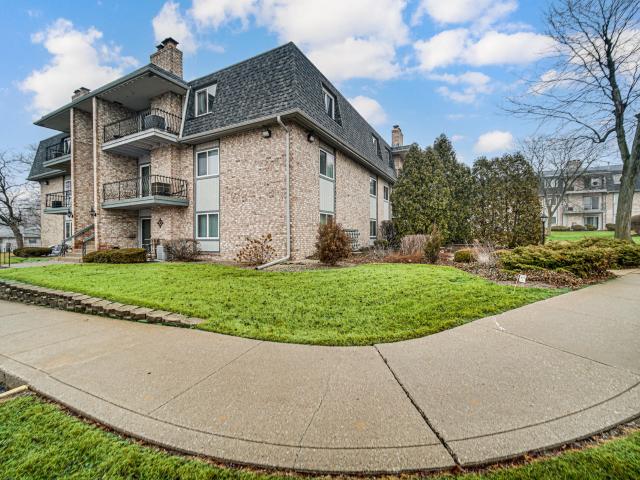 245 W Joliet Street #205