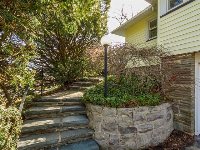 245 Winton Road S