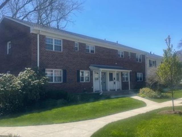 245 Unquowa Rd Apt 44, Fairfield, CT 06824