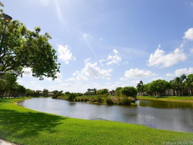 2464 Centergate Dr #102, Miramar, FL 33025
