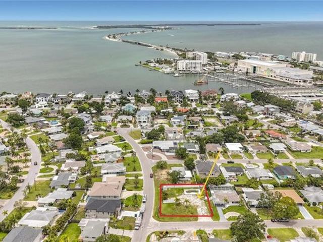 2464 Del Rio Way, Dunedin, FL 34698