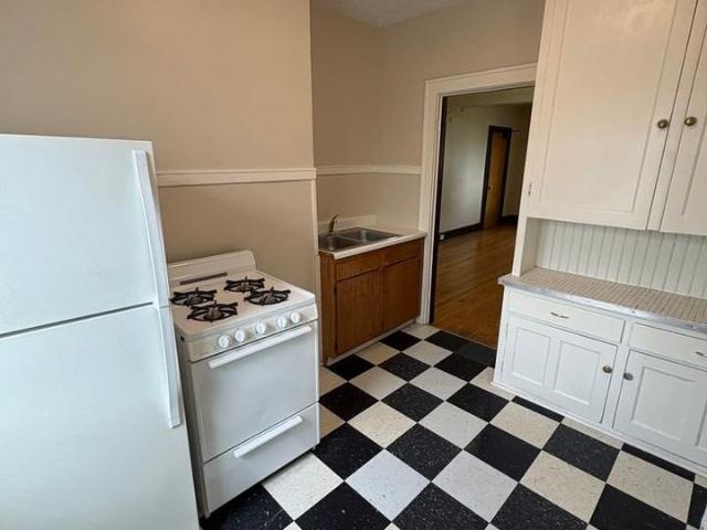 2464 Harney Street 1 Bedroom Apartment for Rent at 2464 Harney St, Omaha, NE 68131 Park East