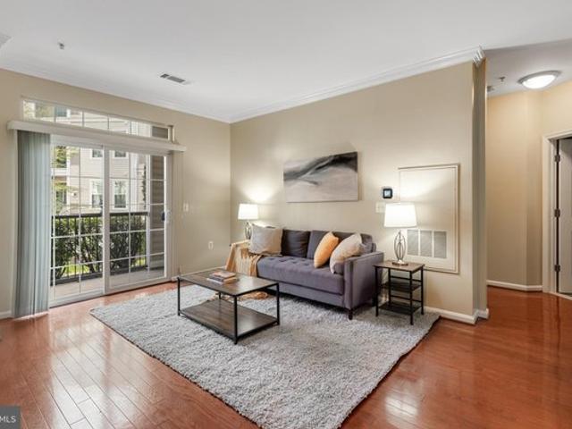 2465 Army Navy Dr Apt 104, Arlington, VA 22206
