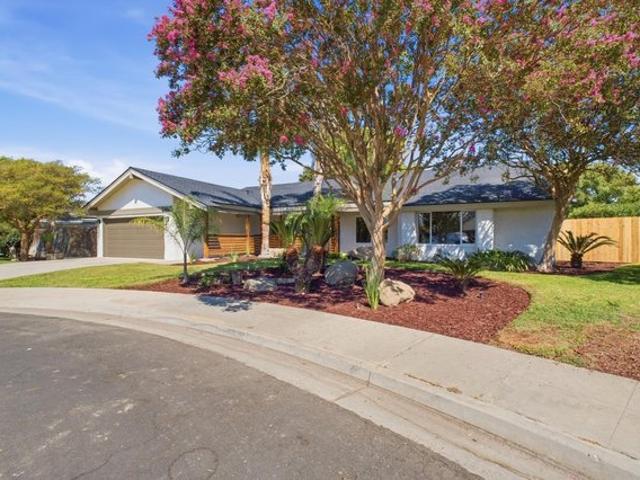 2466 Bliss Ave, Clovis, CA 93611