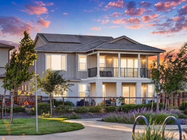 2466 Shore Vista