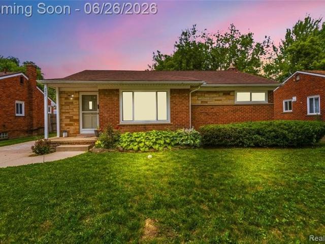 24671 Kenosha St, Oak Park, MI 48237