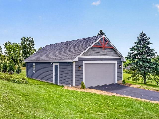 2467 Whitney Road E