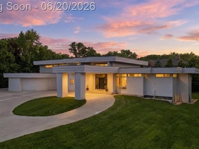 24696 Franklin Park Dr, Franklin Vlg, MI 48025