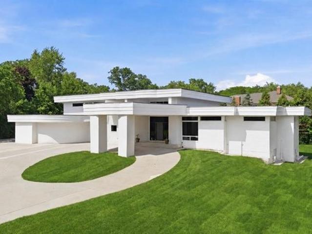 24696 Franklin Park Dr, Franklin Vlg, MI 48025