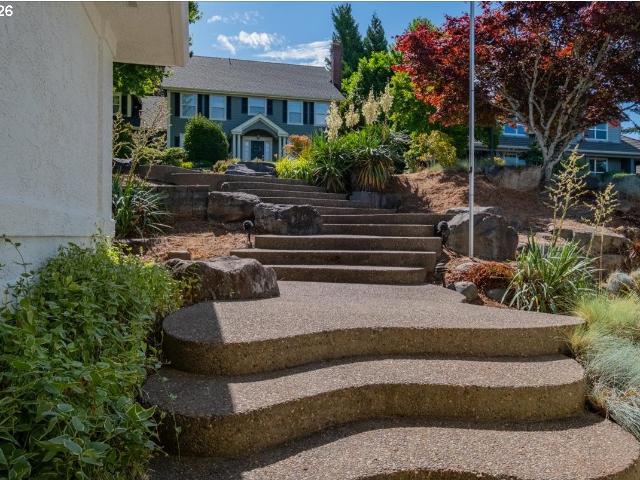 2469 crestmont cir