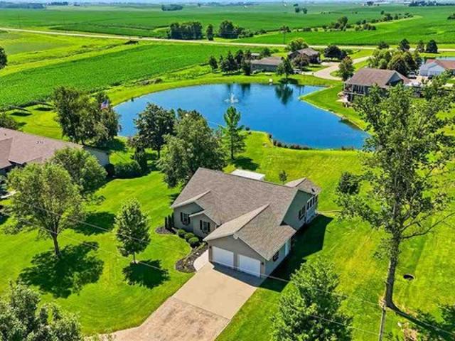 2469 Robbins Ct, Washington, IA 52353
