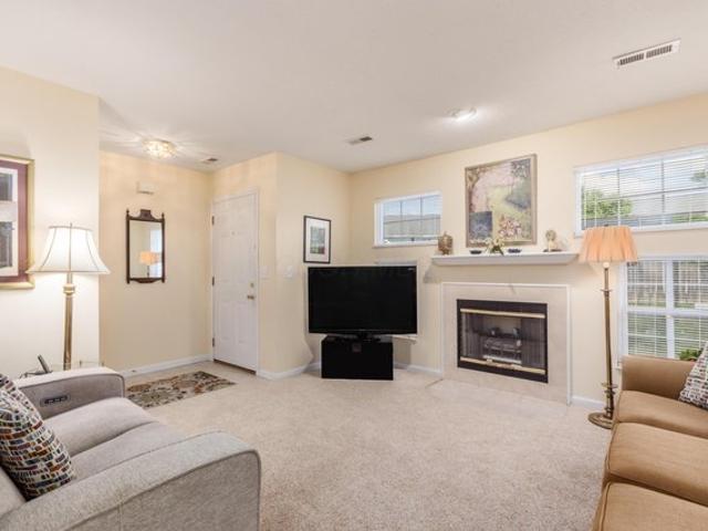 2469 Warm Springs Dr, Hilliard, OH 43026