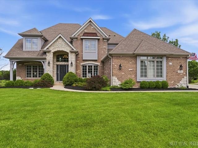 2460 Bird Ln, Batavia, IL 60510