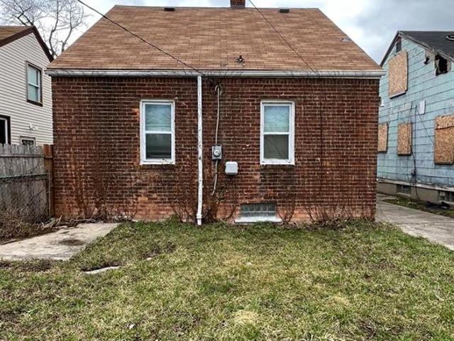 2460 S Deacon Street