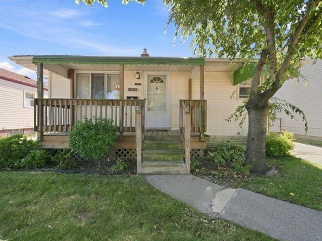 24610 Lexington Ave, Eastpointe, MI 48021