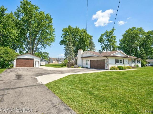 2461 N Long Lake Road