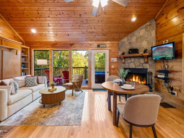 2461 Shady Creek Way