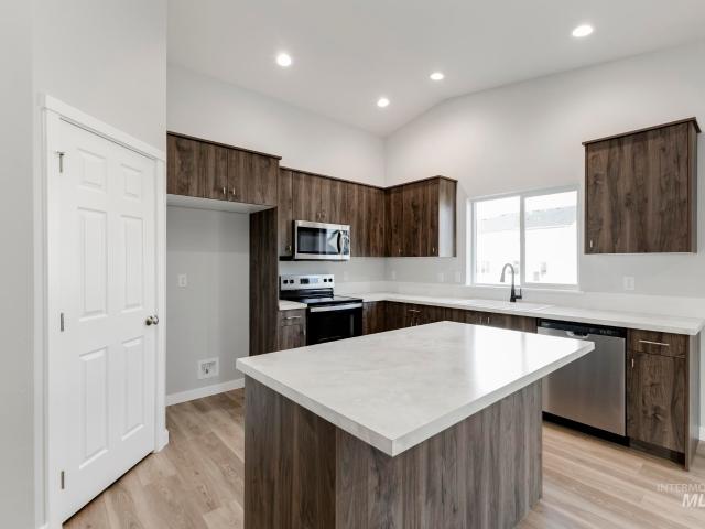 2461 W Red Jasper Dr
