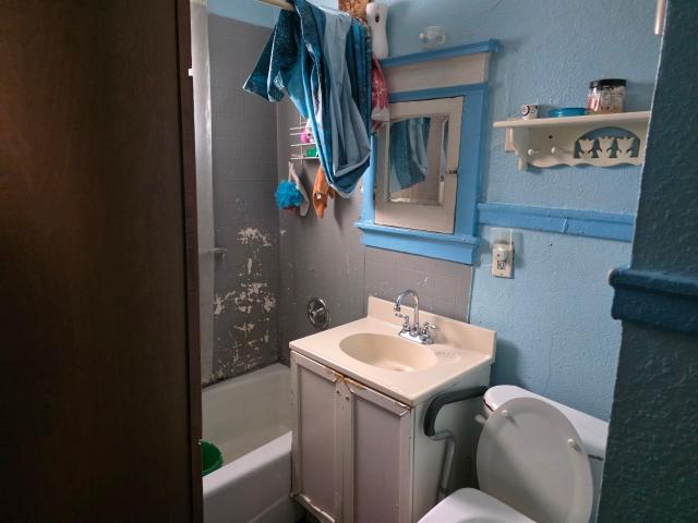 2462 N 38th St, Unit 2464