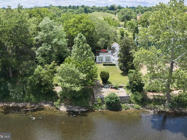 2462 N River Road