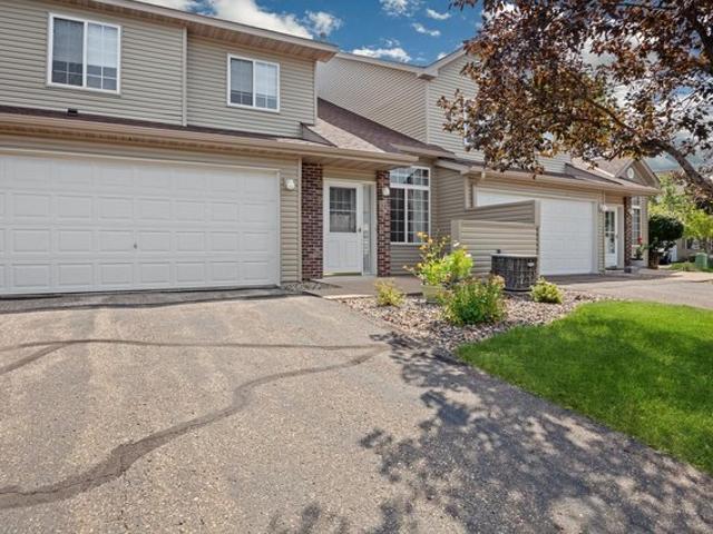 2462 Oakridge Cir, Hudson, WI 54016