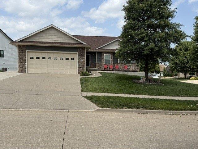 2462 E Highview Dr, Des Moines, IA 50320