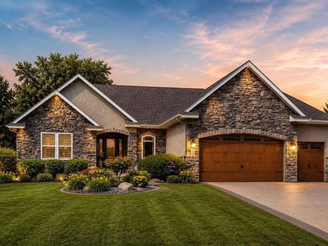 2462 Lone Eagle Trl, Woodbury, MN 55129