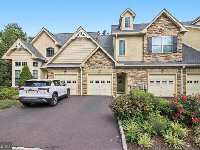 2463 Merri Claude Dr, Norristown, PA 19401