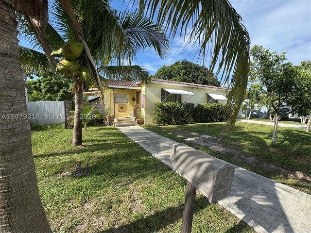 2463 Dewey St, Hollywood, FL 33020