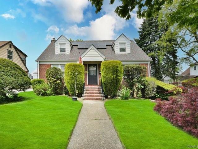 246 3 th Rd, Bellerose, NY 11426