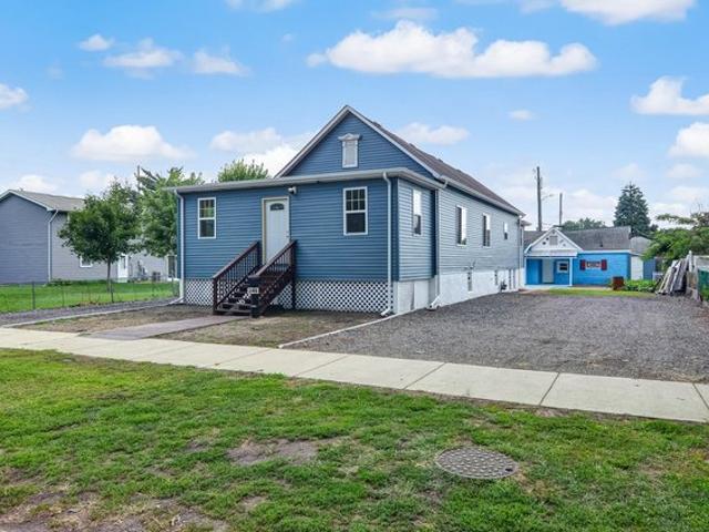 246 142nd St, Hammond, IN 46327