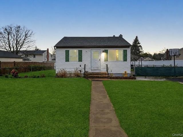 246 15th St, West Babylon, NY 11704