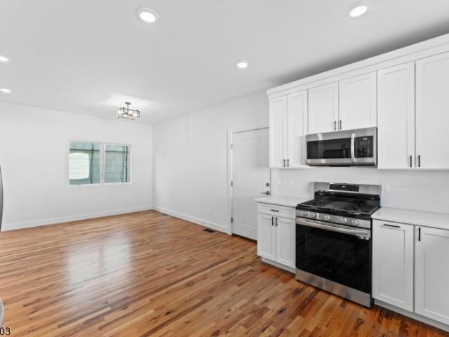 246 Cortlandt St # 1