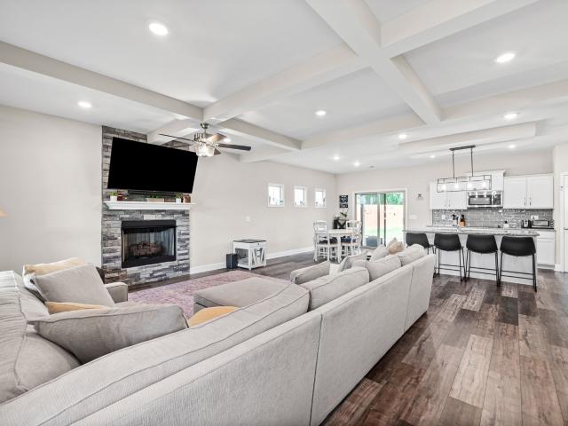 246 Crusaw Dr