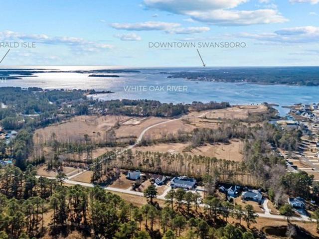 246 Amphitheater Dr, Swansboro, NC 28584