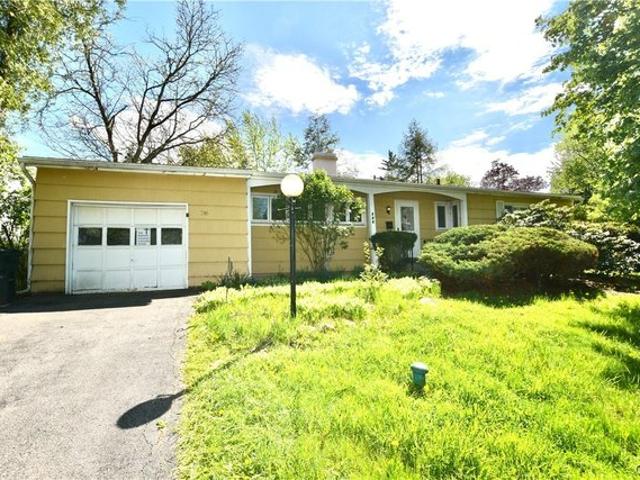 246 Blackberry Rd, Liverpool, NY 13090
