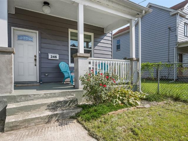 246 E 14th Ave
