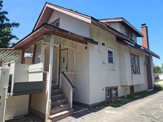 246 E North Avenue